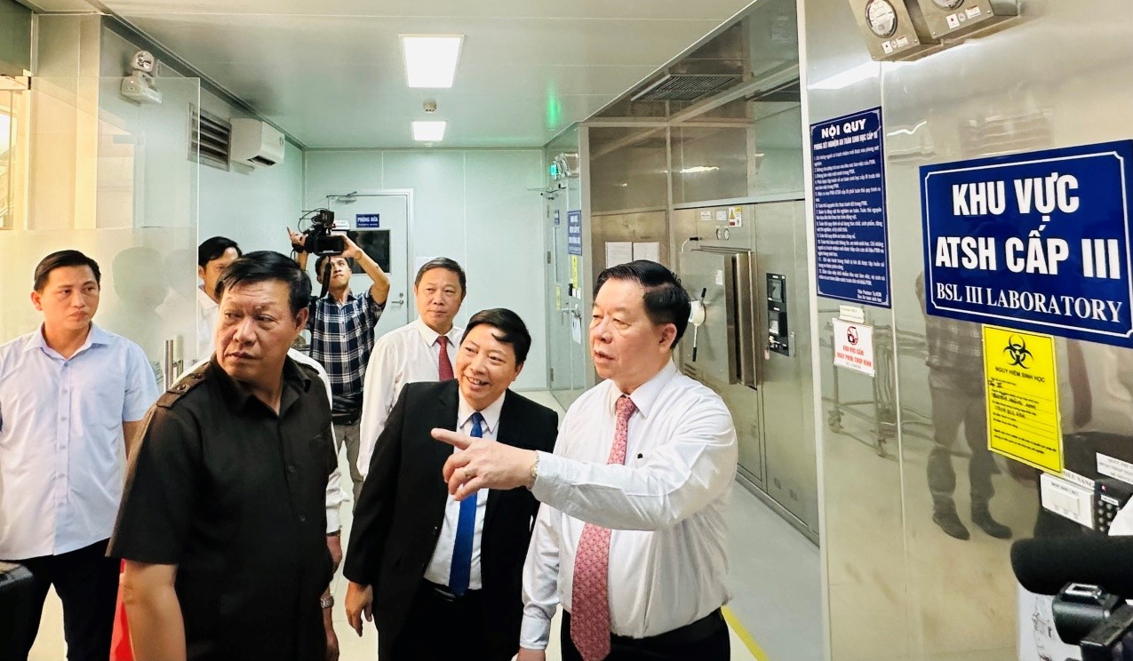 TRƯỞNG BAN TUYÊN GIÁO TRUNG ƯƠNG THĂM, CHÚC MỪNG VIỆN PASTEUR TP. HỒ CHÍ MINH NHÂN DỊP 69 NĂM ...